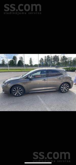 Brown Toyota Corolla 2021 in Riga, with an engine capacity of 1.20 L and mileage of 121 thousand km for 17000 €, photo 3 on AUTOMOTO.COM.LV