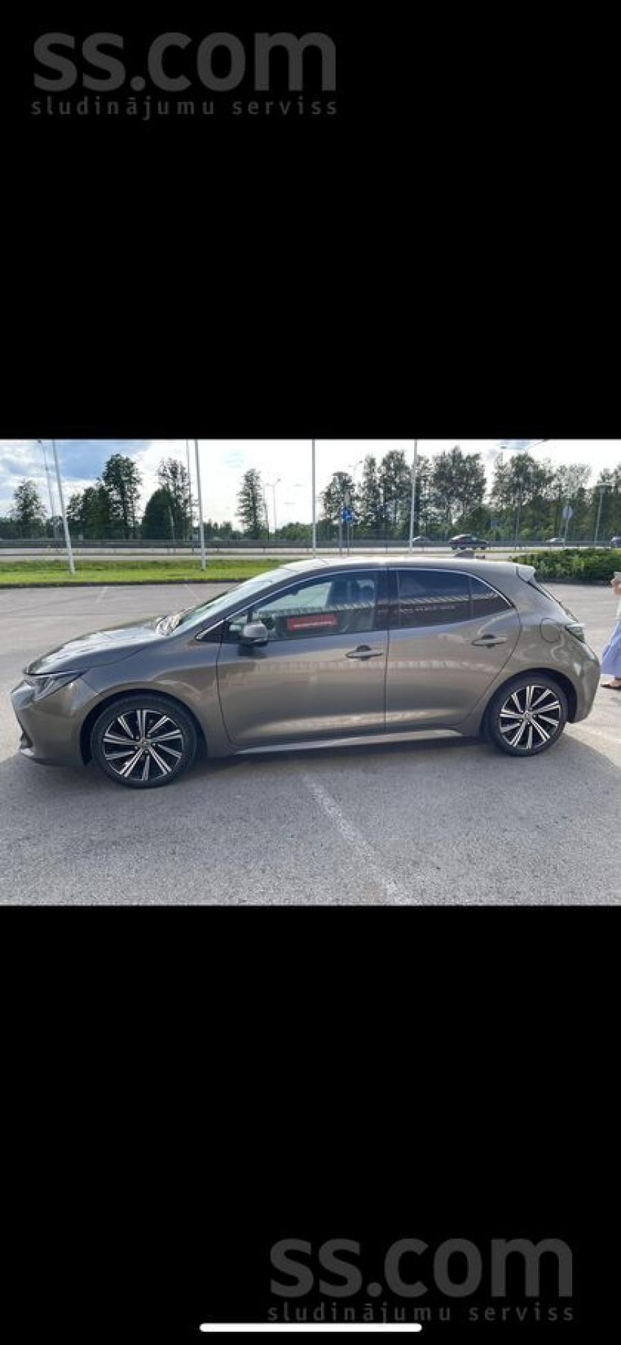 Brown Toyota Corolla 2021 in Riga, with an engine capacity of 1.20 L and mileage of 121 thousand km for 17000 €, photo 3 on AUTOMOTO.COM.LV