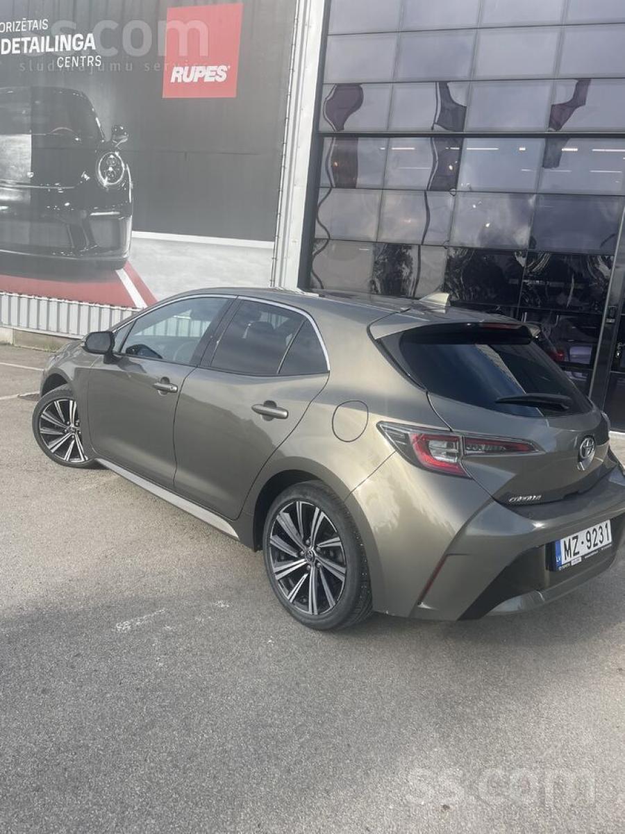 Brown Toyota Corolla 2021 in Riga, with an engine capacity of 1.20 L and mileage of 121 thousand km for 17000 €, photo 10 on AUTOMOTO.COM.LV