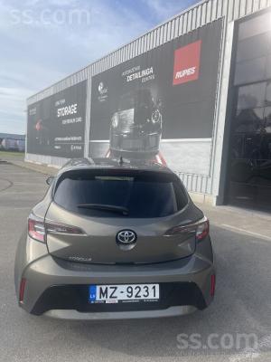 Brown Toyota Corolla 2021 in Riga, with an engine capacity of 1.20 L and mileage of 121 thousand km for 17000 €, photo 12 on AUTOMOTO.COM.LV