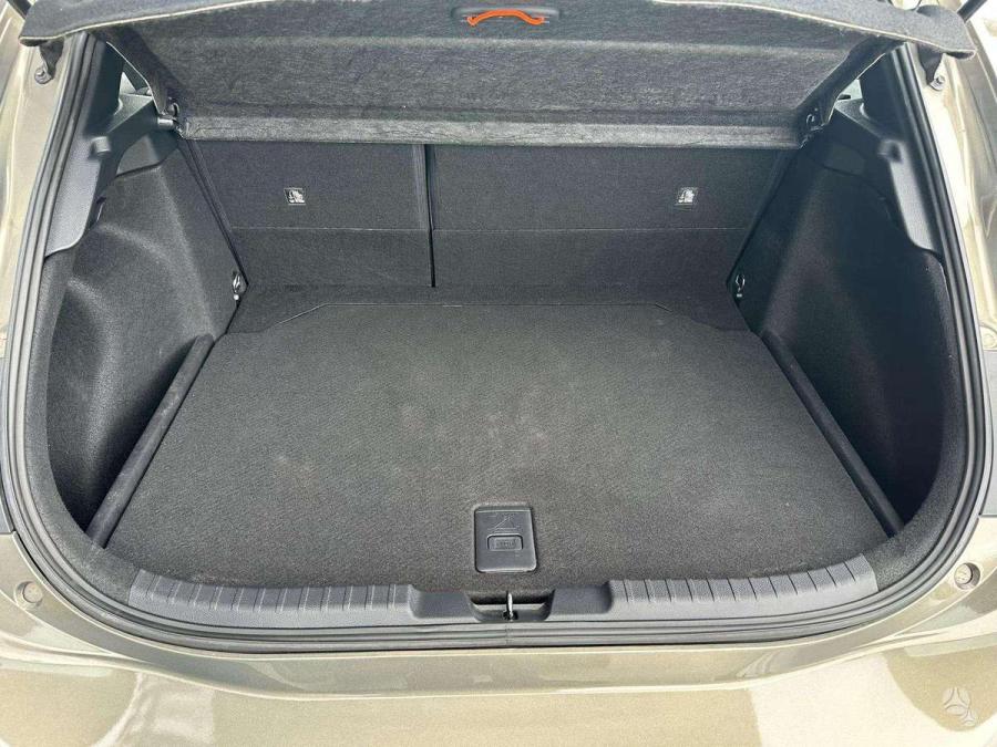 Brown Toyota Corolla 2021 in Vilnius, with an engine capacity of 1.80 L and mileage of 171 thousand km for 15950 €, photo 26 on AUTOMOTO.COM.LV