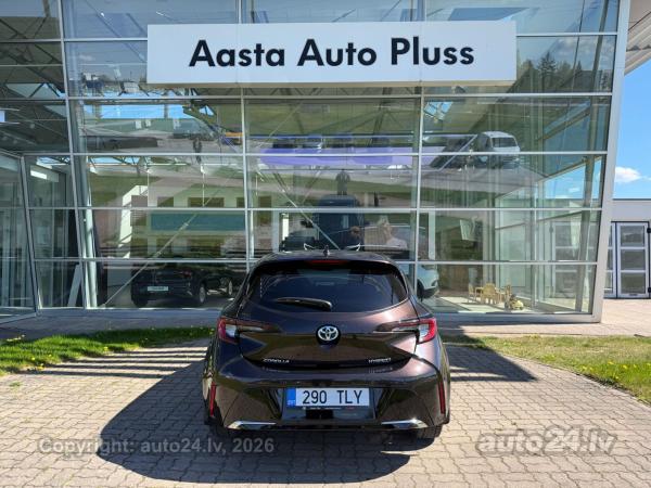 Brown Toyota Corolla 2023 in Tartu, with an engine capacity of 1.80 L and mileage of 24 thousand km for 21990 €, photo 5 on AUTOMOTO.COM.LV