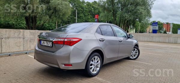 Brown Toyota Corolla 2014 in Riga, with an engine capacity of 1.60 L and mileage of 225 thousand km for 6200 €, photo 3 on AUTOMOTO.COM.LV