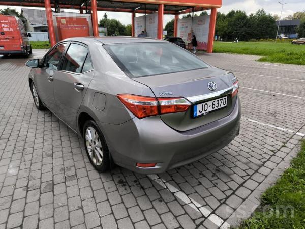 Brown Toyota Corolla 2014 in Riga, with an engine capacity of 1.60 L and mileage of 217 thousand km for 6100 €, photo 5 on AUTOMOTO.COM.LV