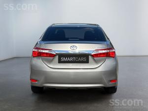 Brown Toyota Corolla 2014 in Riga, with an engine capacity of 1.60 L and mileage of 194 thousand km for 8230 €, photo 5 on AUTOMOTO.COM.LV