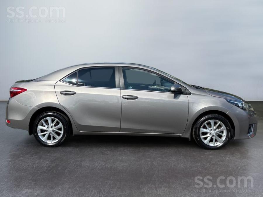 Brown Toyota Corolla 2014 in Riga, with an engine capacity of 1.60 L and mileage of 194 thousand km for 8230 €, photo 6 on AUTOMOTO.COM.LV
