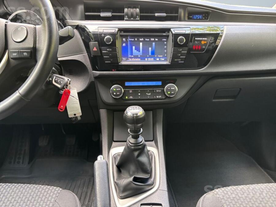 Brown Toyota Corolla 2014 in Riga, with an engine capacity of 1.60 L and mileage of 194 thousand km for 8230 €, photo 11 on AUTOMOTO.COM.LV