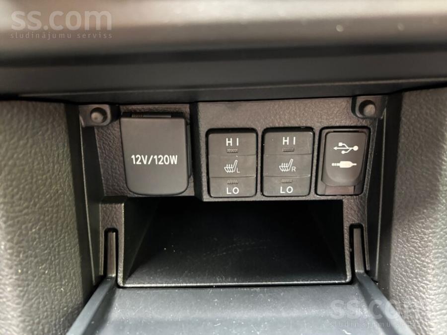 Brown Toyota Corolla 2014 in Riga, with an engine capacity of 1.60 L and mileage of 194 thousand km for 8230 €, photo 18 on AUTOMOTO.COM.LV
