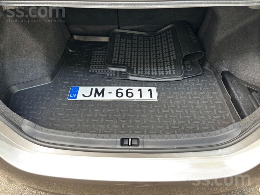 Brown Toyota Corolla 2014 in Riga, with an engine capacity of 1.60 L and mileage of 194 thousand km for 8230 €, photo 21 on AUTOMOTO.COM.LV