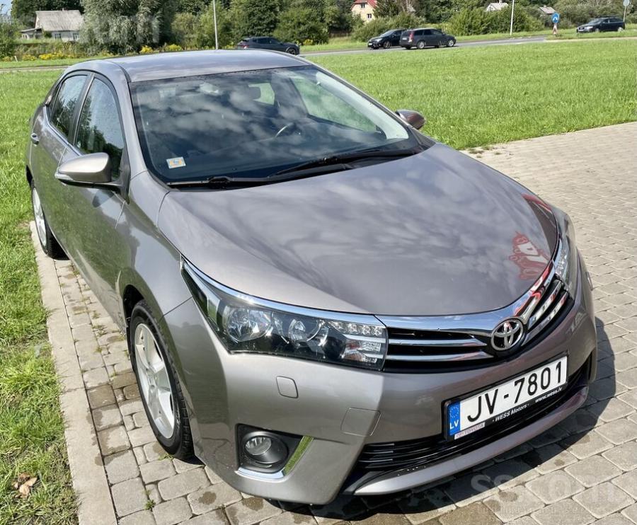 Brown Toyota Corolla 2015 in Riga, with an engine capacity of 1.60 L and mileage of 133 thousand km for 8000 €, photo 2 on AUTOMOTO.COM.LV