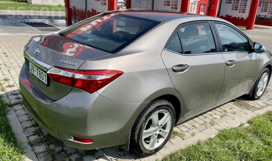 Brown Toyota Corolla 2015 in Riga, with an engine capacity of 1.60 L and mileage of 133 thousand km for 8000 €, photo 5 on AUTOMOTO.COM.LV