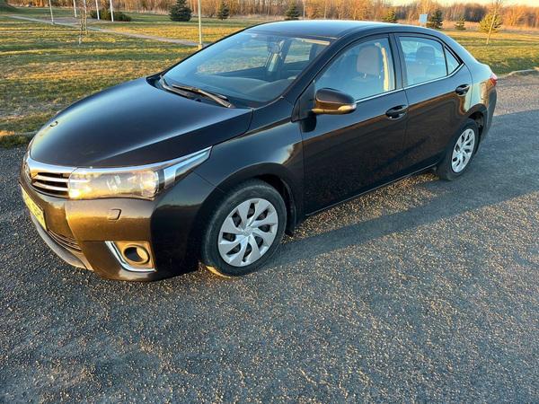 Brown Toyota Corolla 2015 in Tallinn, with an engine capacity of 1.60 L and mileage of 288 thousand km for 5699 €, photo 3 on AUTOMOTO.COM.LV