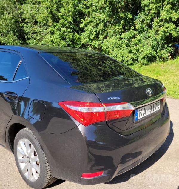 Brown Toyota Corolla 2015 in Riga, with an engine capacity of 1.60 L and mileage of 123 thousand km for 9500 €, photo 4 on AUTOMOTO.COM.LV