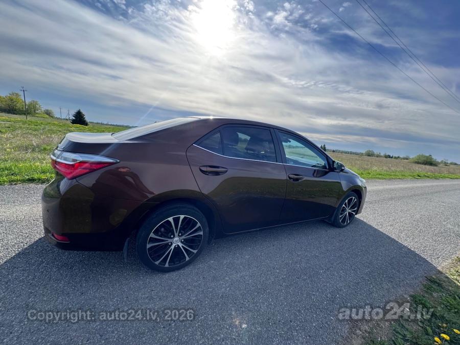Brown Toyota Corolla 2016 in Tallinn, with an engine capacity of 1.60 L and mileage of 187 thousand km for 8900 €, photo 5 on AUTOMOTO.COM.LV