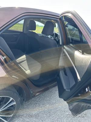 Brown Toyota Corolla 2016 in Tallinn, with an engine capacity of 1.60 L and mileage of 187 thousand km for 8900 €, photo 14 on AUTOMOTO.COM.LV