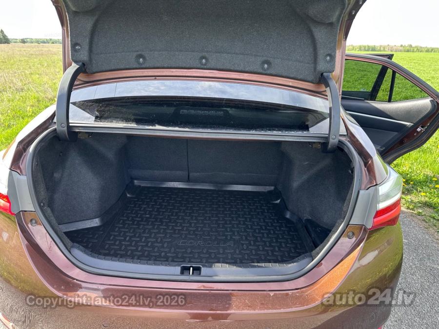 Brown Toyota Corolla 2016 in Tallinn, with an engine capacity of 1.60 L and mileage of 187 thousand km for 8900 €, photo 15 on AUTOMOTO.COM.LV