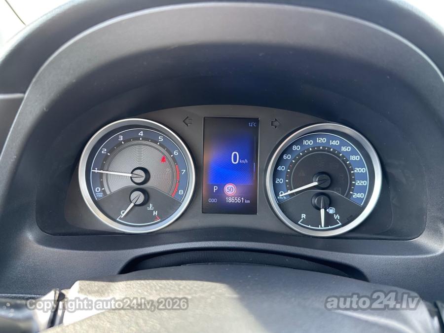Brown Toyota Corolla 2016 in Tallinn, with an engine capacity of 1.60 L and mileage of 187 thousand km for 8900 €, photo 18 on AUTOMOTO.COM.LV