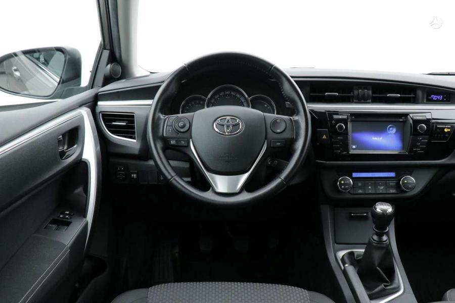 Brown Toyota Corolla 2016 in Vilnius, with an engine capacity of 1.60 L and mileage of 159 thousand km for 9990 €, photo 8 on AUTOMOTO.COM.LV