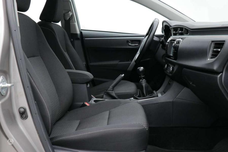 Brown Toyota Corolla 2016 in Vilnius, with an engine capacity of 1.60 L and mileage of 159 thousand km for 9990 €, photo 9 on AUTOMOTO.COM.LV