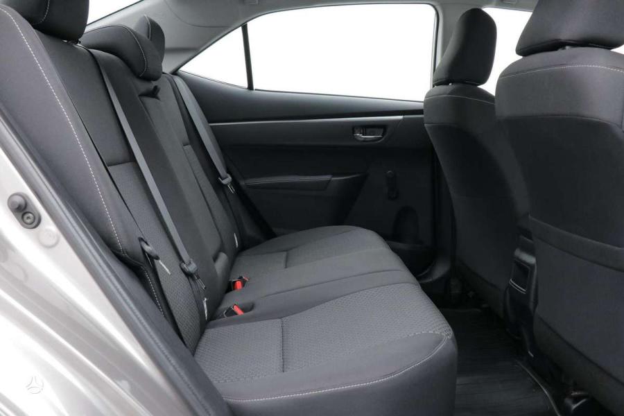 Brown Toyota Corolla 2016 in Vilnius, with an engine capacity of 1.60 L and mileage of 159 thousand km for 9990 €, photo 10 on AUTOMOTO.COM.LV