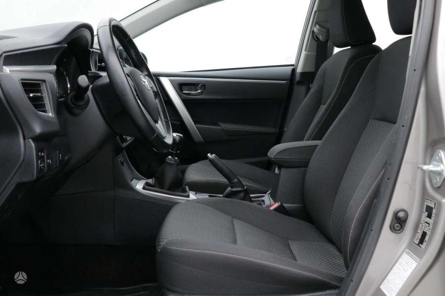 Brown Toyota Corolla 2016 in Vilnius, with an engine capacity of 1.60 L and mileage of 159 thousand km for 9990 €, photo 12 on AUTOMOTO.COM.LV