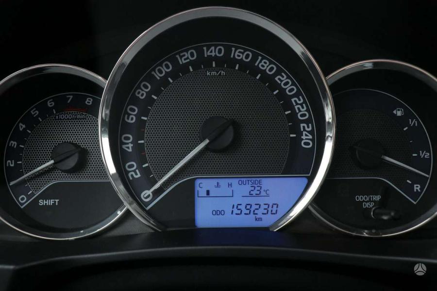 Brown Toyota Corolla 2016 in Vilnius, with an engine capacity of 1.60 L and mileage of 159 thousand km for 9990 €, photo 14 on AUTOMOTO.COM.LV