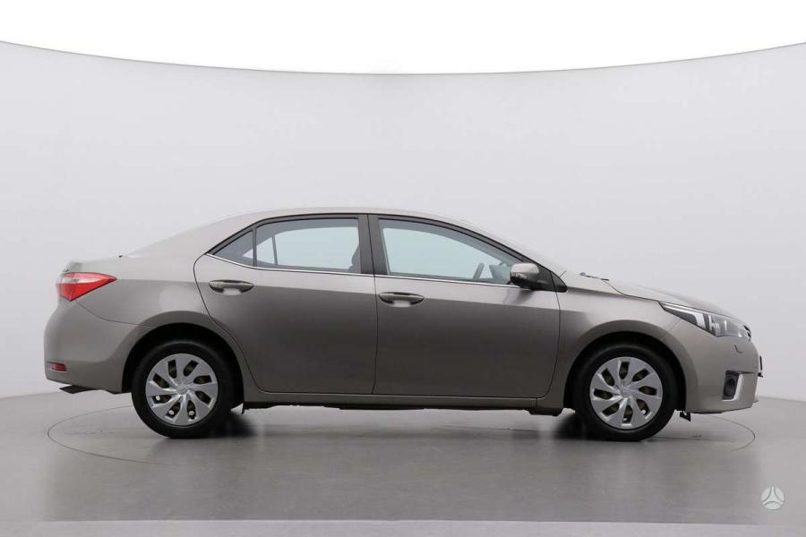 Brown Toyota Corolla 2016 in Vilnius, with an engine capacity of 1.60 L and mileage of 159 thousand km for 9990 €, photo 17 on AUTOMOTO.COM.LV