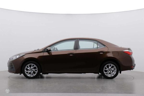 Brūns Toyota Corolla 2017 Viļņa, ar dzinēja tilpumu 1.60 L un nobraukumu 110 tūkst. km par 10900 €, foto 4 vietnē AUTOMOTO.COM.LV