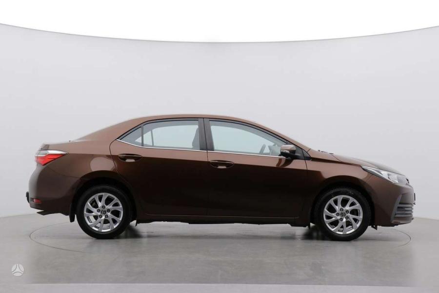 Brown Toyota Corolla 2017 in Vilnius, with an engine capacity of 1.60 L and mileage of 110 thousand km for 10900 €, photo 17 on AUTOMOTO.COM.LV