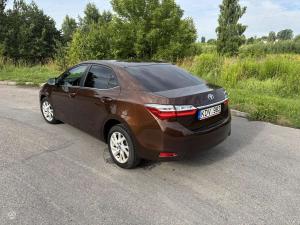 Brown Toyota Corolla 2017 in Vilnius, with an engine capacity of 1.60 L and mileage of 90 thousand km for 11500 €, photo  on AUTOMOTO.COM.LV