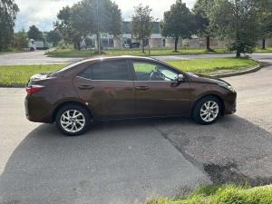 Brown Toyota Corolla 2017 in Vilnius, with an engine capacity of 1.60 L and mileage of 90 thousand km for 11500 €, photo 6 on AUTOMOTO.COM.LV