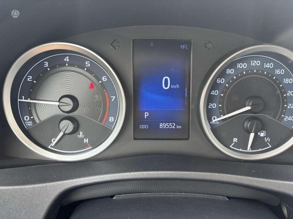 Brown Toyota Corolla 2017 in Vilnius, with an engine capacity of 1.60 L and mileage of 90 thousand km for 11500 €, photo 7 on AUTOMOTO.COM.LV