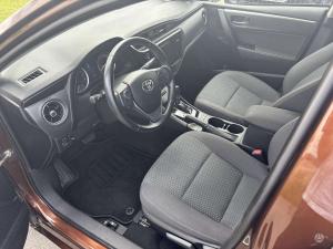 Brown Toyota Corolla 2017 in Vilnius, with an engine capacity of 1.60 L and mileage of 90 thousand km for 11500 €, photo 9 on AUTOMOTO.COM.LV