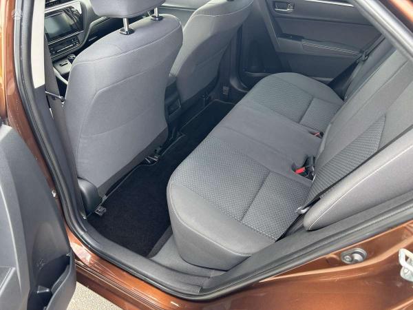 Brown Toyota Corolla 2017 in Vilnius, with an engine capacity of 1.60 L and mileage of 90 thousand km for 11500 €, photo 9 on AUTOMOTO.COM.LV