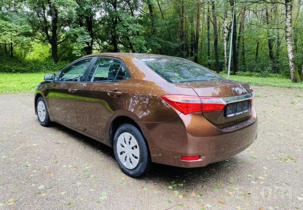 Brown Toyota Corolla 2017 in Riga, with an engine capacity of 1.40 L and mileage of 0 thousand km for 6999 €, photo 4 on AUTOMOTO.COM.LV