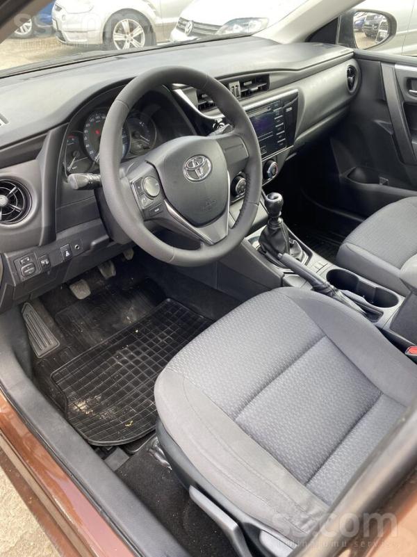 Brown Toyota Corolla 2017 in Riga, with an engine capacity of 1.40 L and mileage of 0 thousand km for 6999 €, photo 8 on AUTOMOTO.COM.LV
