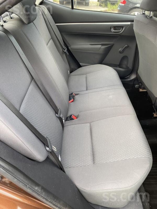 Brown Toyota Corolla 2017 in Riga, with an engine capacity of 1.40 L and mileage of 0 thousand km for 6999 €, photo 9 on AUTOMOTO.COM.LV