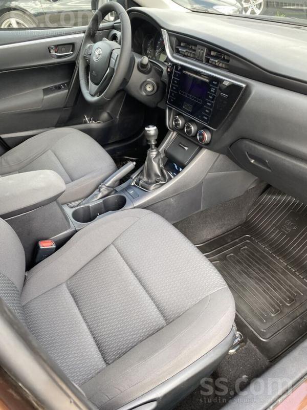 Brown Toyota Corolla 2017 in Riga, with an engine capacity of 1.40 L and mileage of 0 thousand km for 6999 €, photo 10 on AUTOMOTO.COM.LV