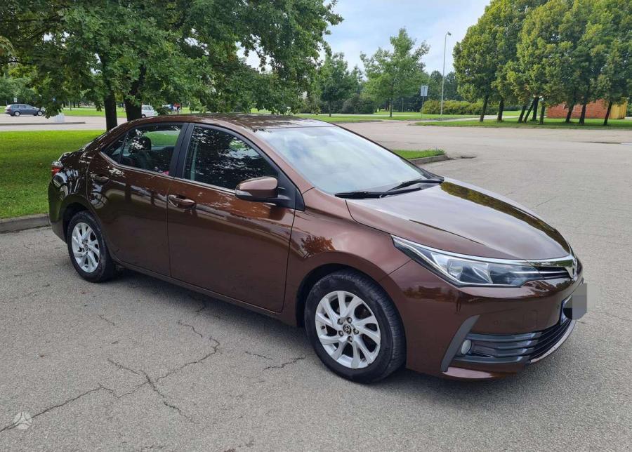Brūns Toyota Corolla 2017 Kauņa, ar dzinēja tilpumu 1.60 L un nobraukumu 180 tūkst. km par 10800 €, foto 1 vietnē AUTOMOTO.COM.LV