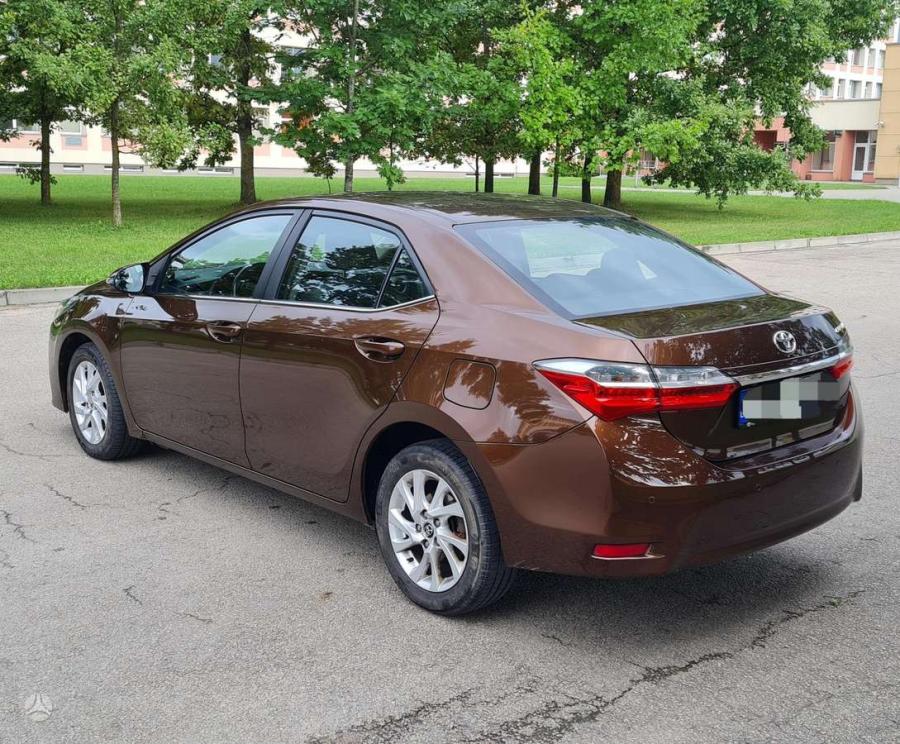 Brūns Toyota Corolla 2017 Kauņa, ar dzinēja tilpumu 1.60 L un nobraukumu 180 tūkst. km par 10800 €, foto 3 vietnē AUTOMOTO.COM.LV