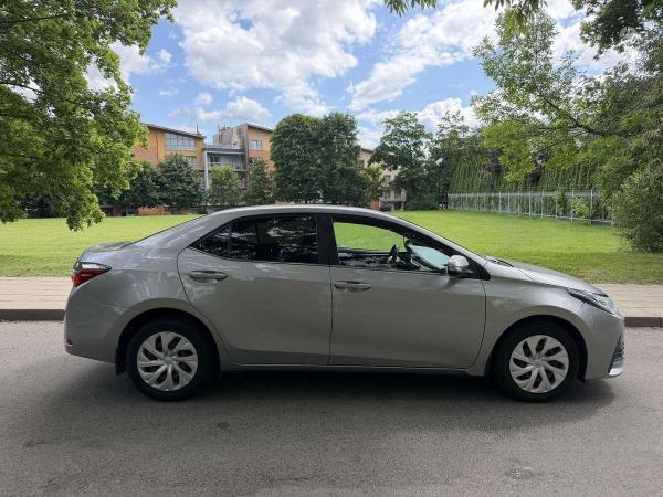 Brown Toyota Corolla 2018 in Vilnius, with an engine capacity of 1.60 L and mileage of 137 thousand km for 11000 €, photo 6 on AUTOMOTO.COM.LV