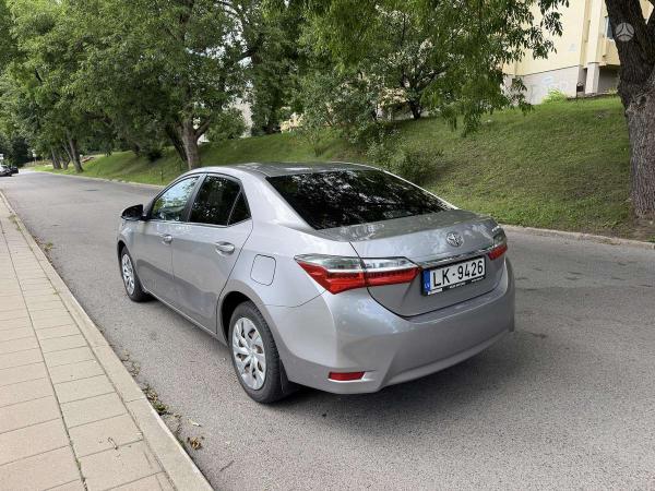 Brown Toyota Corolla 2018 in Vilnius, with an engine capacity of 1.60 L and mileage of 137 thousand km for 11000 €, photo 7 on AUTOMOTO.COM.LV