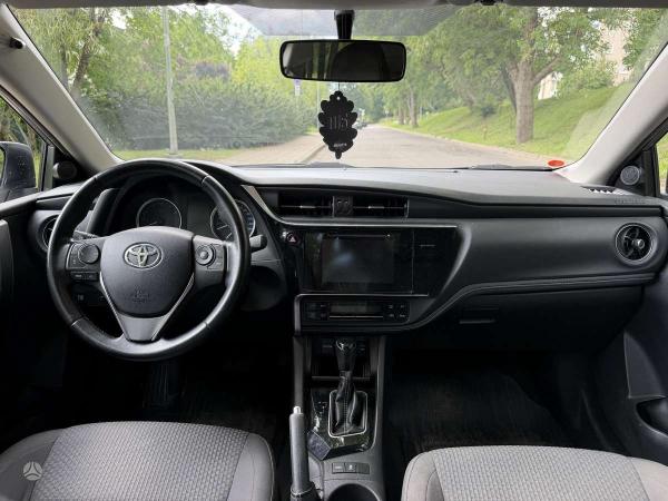Brown Toyota Corolla 2018 in Vilnius, with an engine capacity of 1.60 L and mileage of 137 thousand km for 11000 €, photo 9 on AUTOMOTO.COM.LV