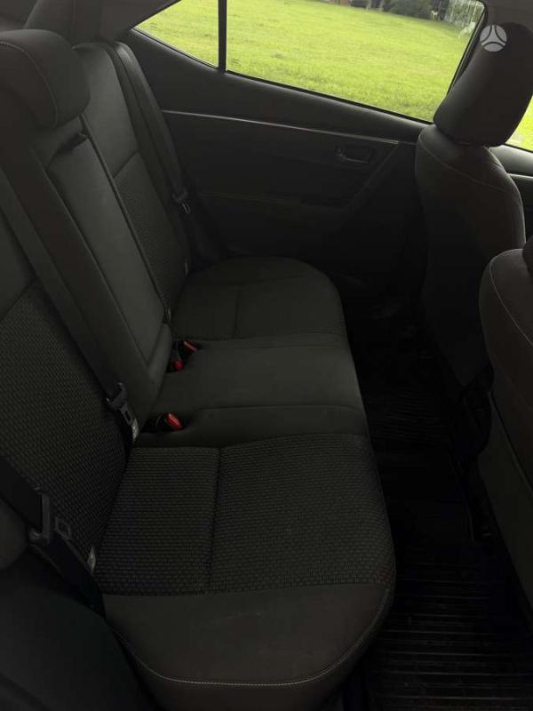 Brown Toyota Corolla 2018 in Vilnius, with an engine capacity of 1.60 L and mileage of 137 thousand km for 11000 €, photo 10 on AUTOMOTO.COM.LV