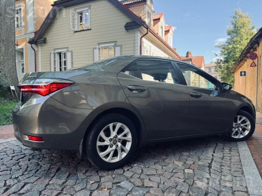 Brown Toyota Corolla 2018 in Cesis, with an engine capacity of 1.40 L and mileage of 0 thousand km for 9350 €, photo 7 on AUTOMOTO.COM.LV