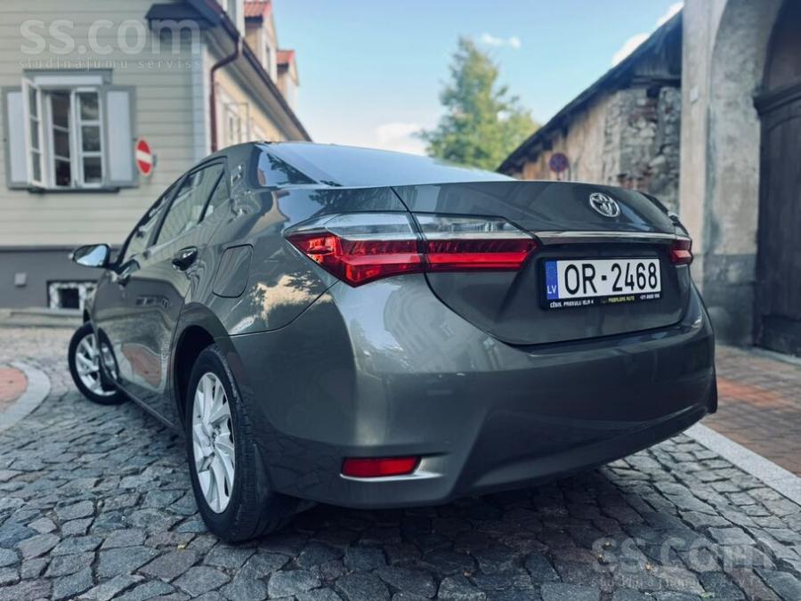 Brown Toyota Corolla 2018 in Cesis, with an engine capacity of 1.40 L and mileage of 0 thousand km for 9350 €, photo 8 on AUTOMOTO.COM.LV