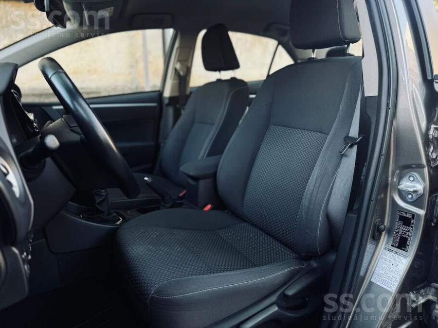 Brown Toyota Corolla 2018 in Cesis, with an engine capacity of 1.40 L and mileage of 0 thousand km for 9350 €, photo 13 on AUTOMOTO.COM.LV