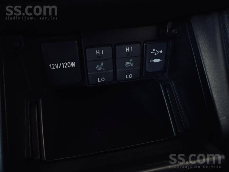 Brown Toyota Corolla 2018 in Cesis, with an engine capacity of 1.40 L and mileage of 0 thousand km for 9350 €, photo 19 on AUTOMOTO.COM.LV