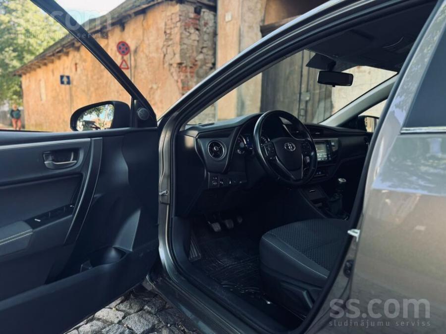 Brown Toyota Corolla 2018 in Cesis, with an engine capacity of 1.40 L and mileage of 0 thousand km for 9350 €, photo 22 on AUTOMOTO.COM.LV