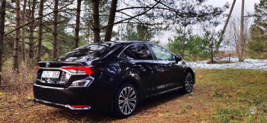 Brown Toyota Corolla 2019 in Vilnius, with an engine capacity of 1.80 L and mileage of 122 thousand km for 18000 €, photo 4 on AUTOMOTO.COM.LV